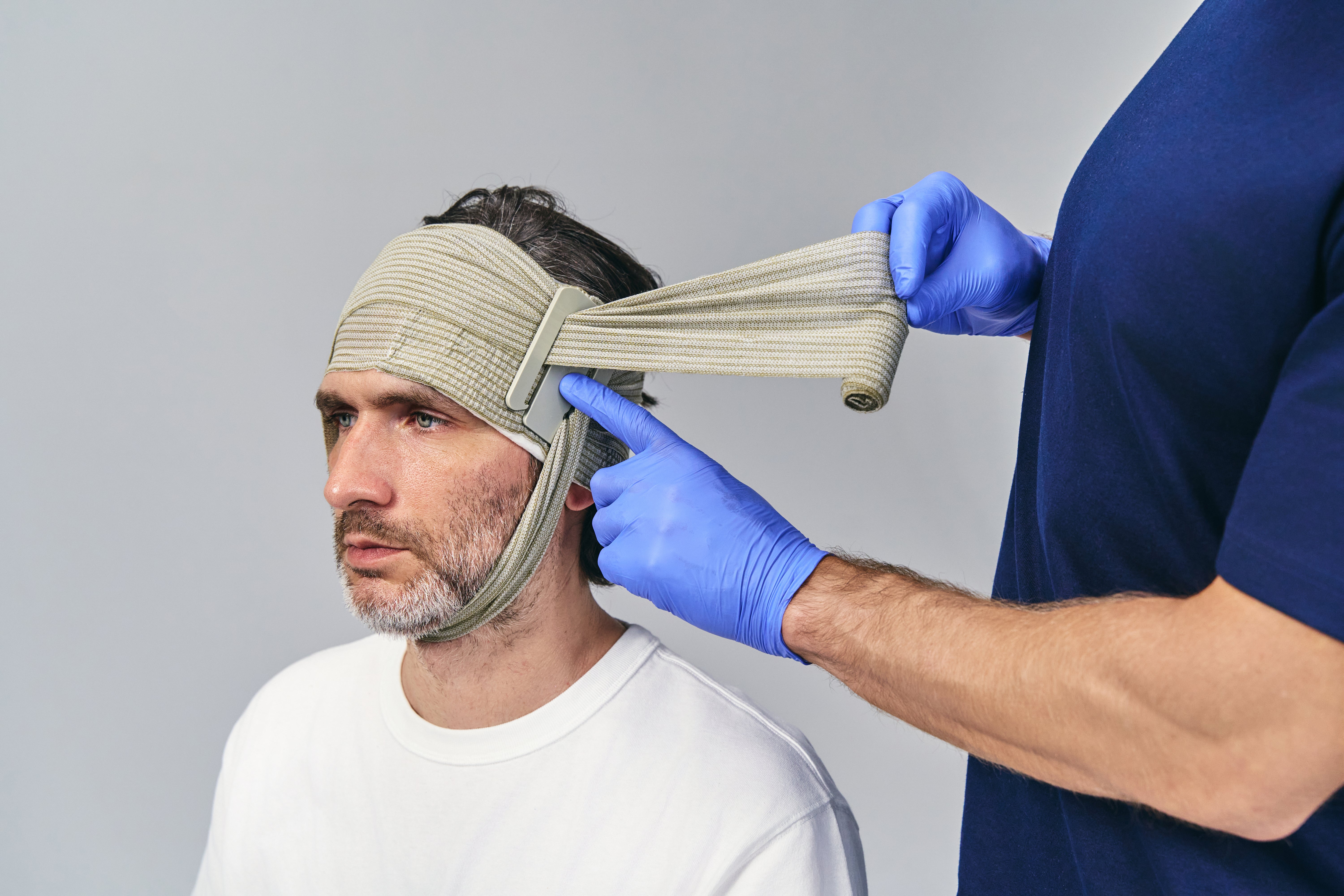 TRAUMA BANDAGE – Application on the head - TRAUMA BANDAGE & Trauma-Box ...
