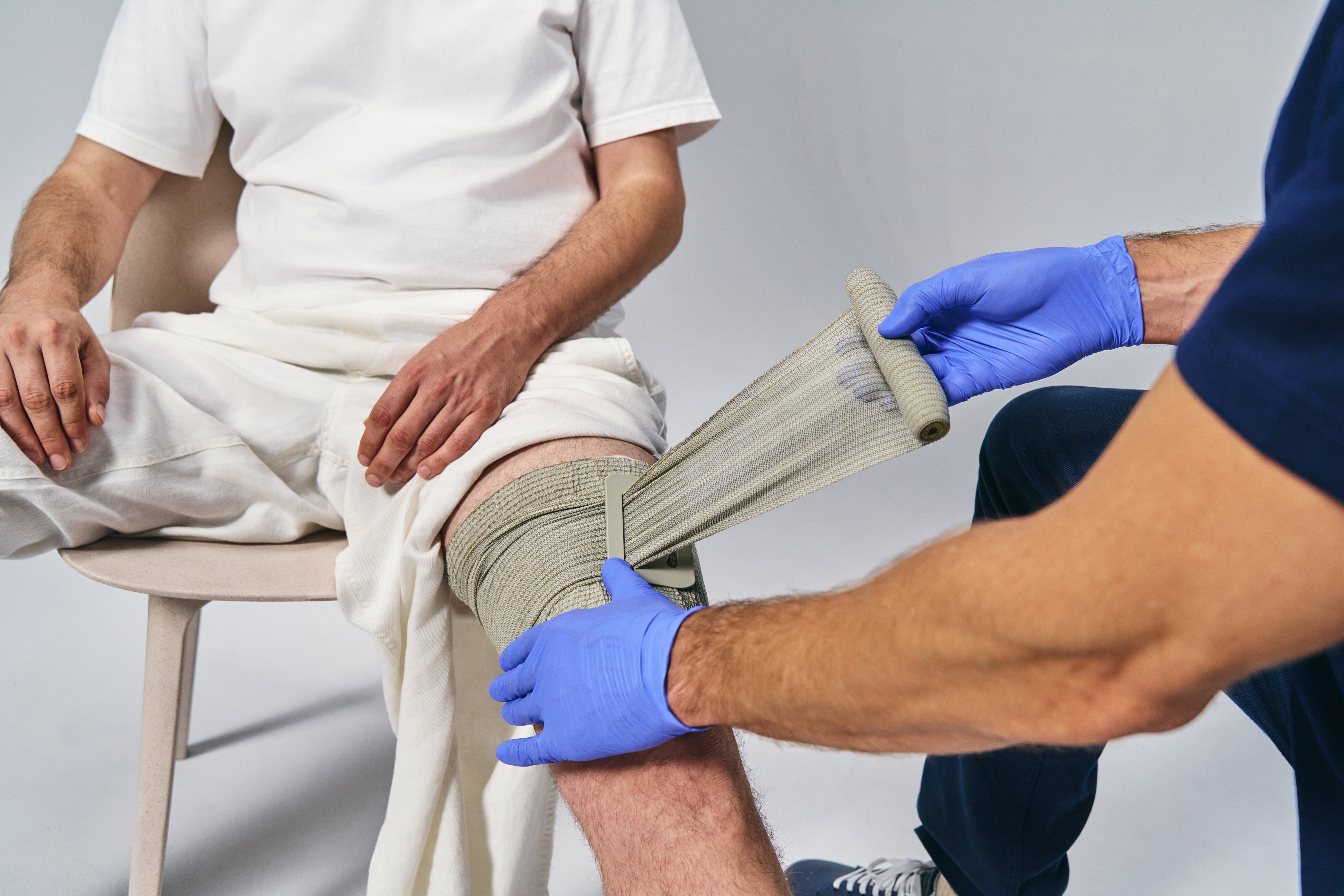 Application TRAUMA BANDAGE - TRAUMA BANDAGE & Trauma-Box - Trauma Equipment