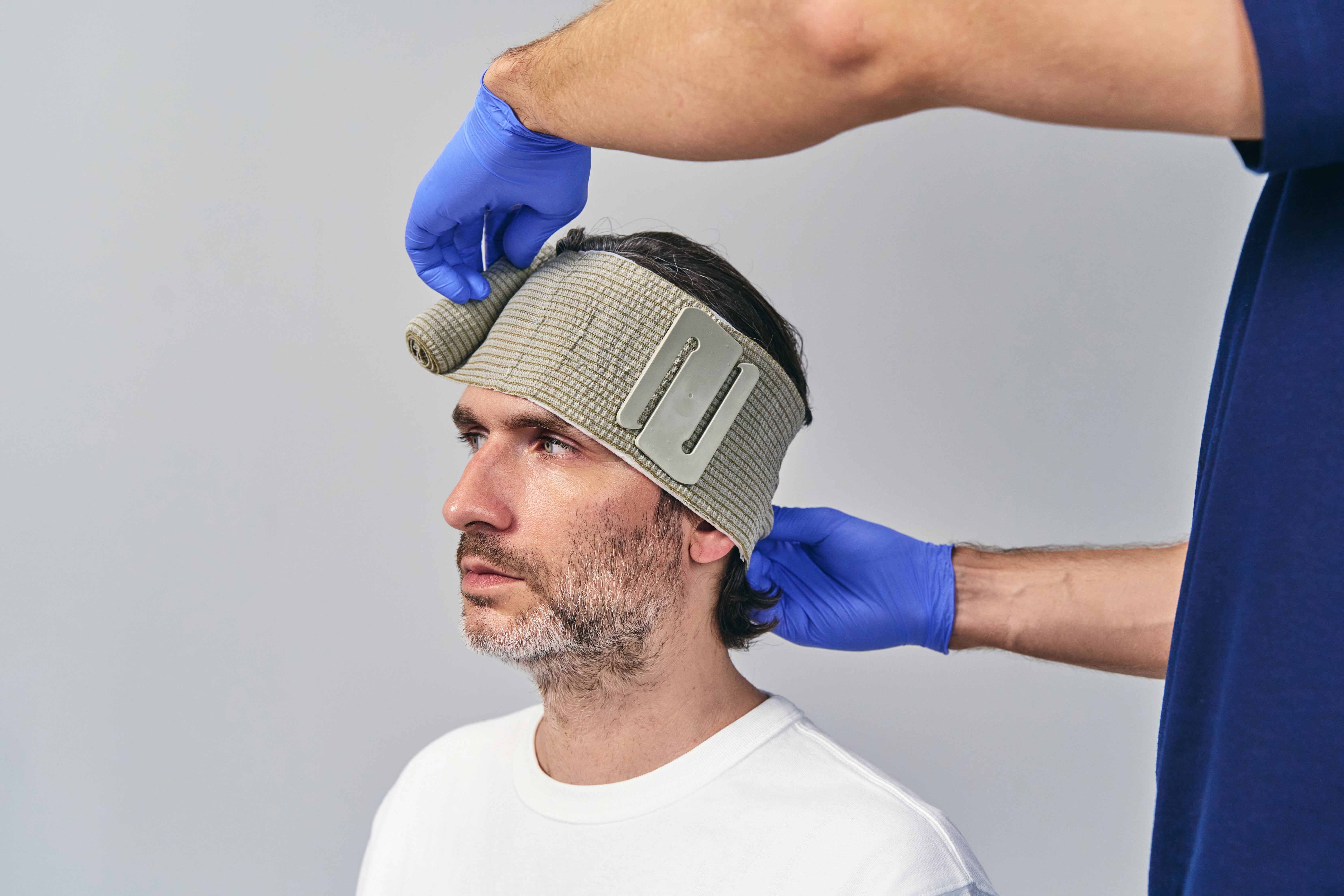 TRAUMA BANDAGE – Application on the head - TRAUMA BANDAGE & Trauma-Box ...