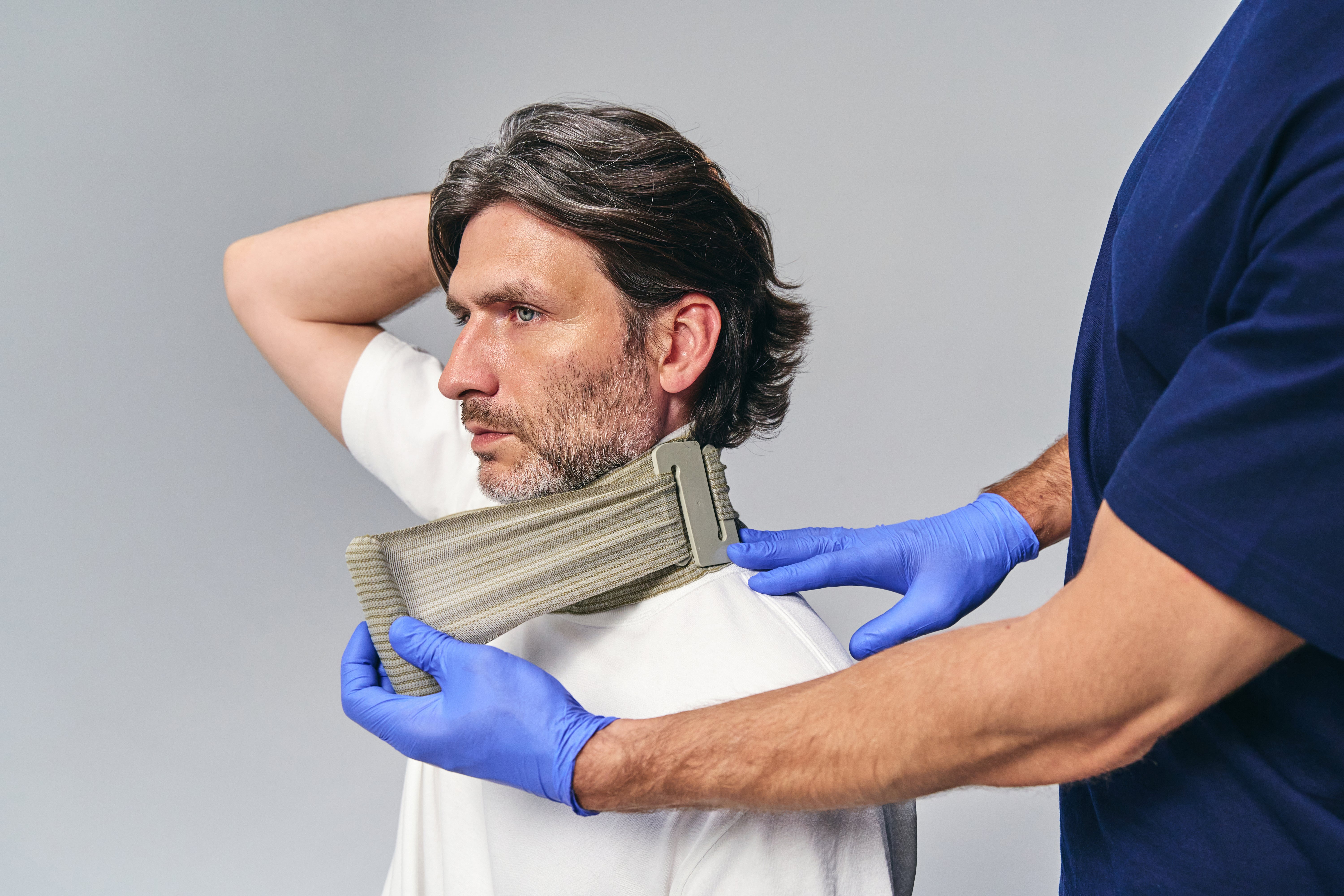 TRAUMA BANDAGE – Application on the neck - TRAUMA BANDAGE & Trauma-Box ...