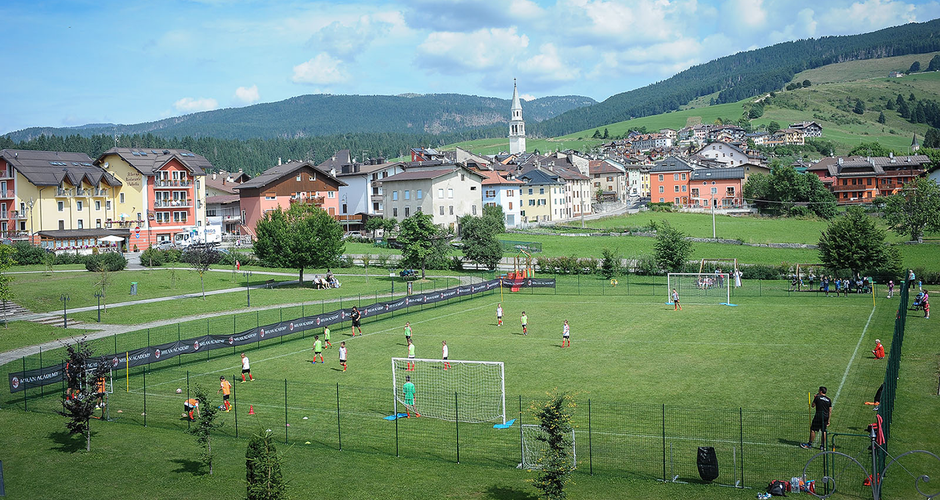 AC Milan Academy: take part in the Milan football school