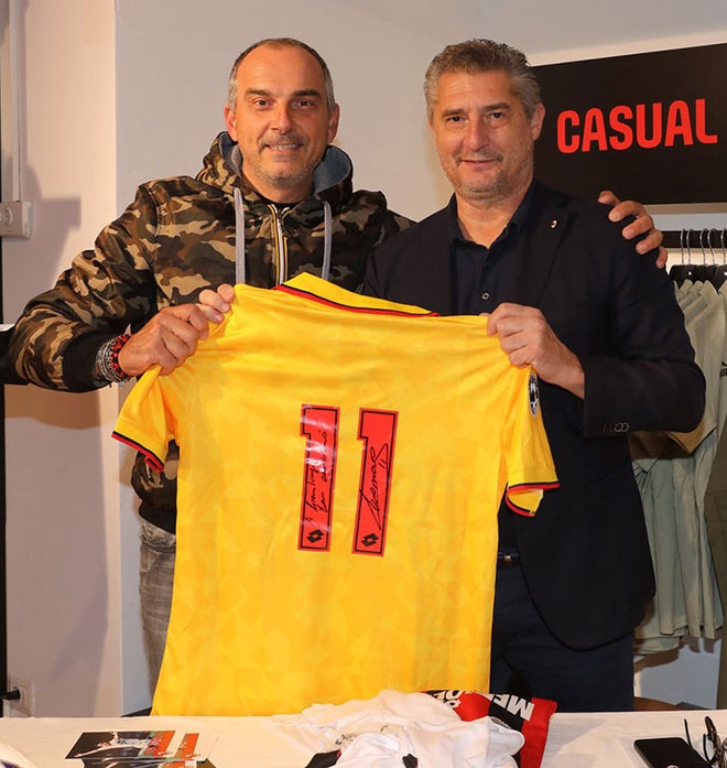 AC Milan celebrates opening of new rossoneri space in central station ...