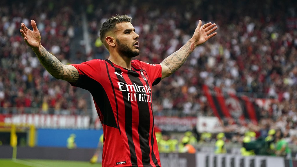 On the Pitch, relive a piece of the Rossoneri's history | AC Milan