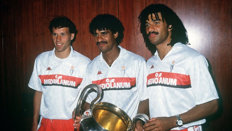 Match KITs, clothing, accessories, gift ideas and much more: visit AC Milan online Store