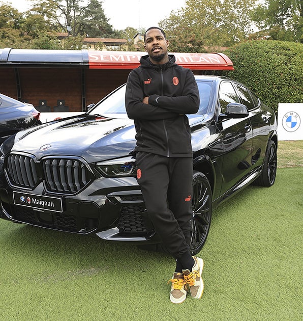 AC Milan-BMW: the car handover to the squad: the gallery | AC Milan