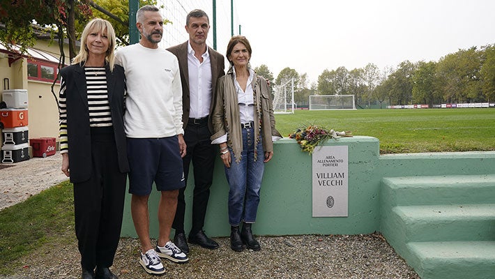 A commemorative plaque for Villiam Vecchi has been placed at Milanello ...