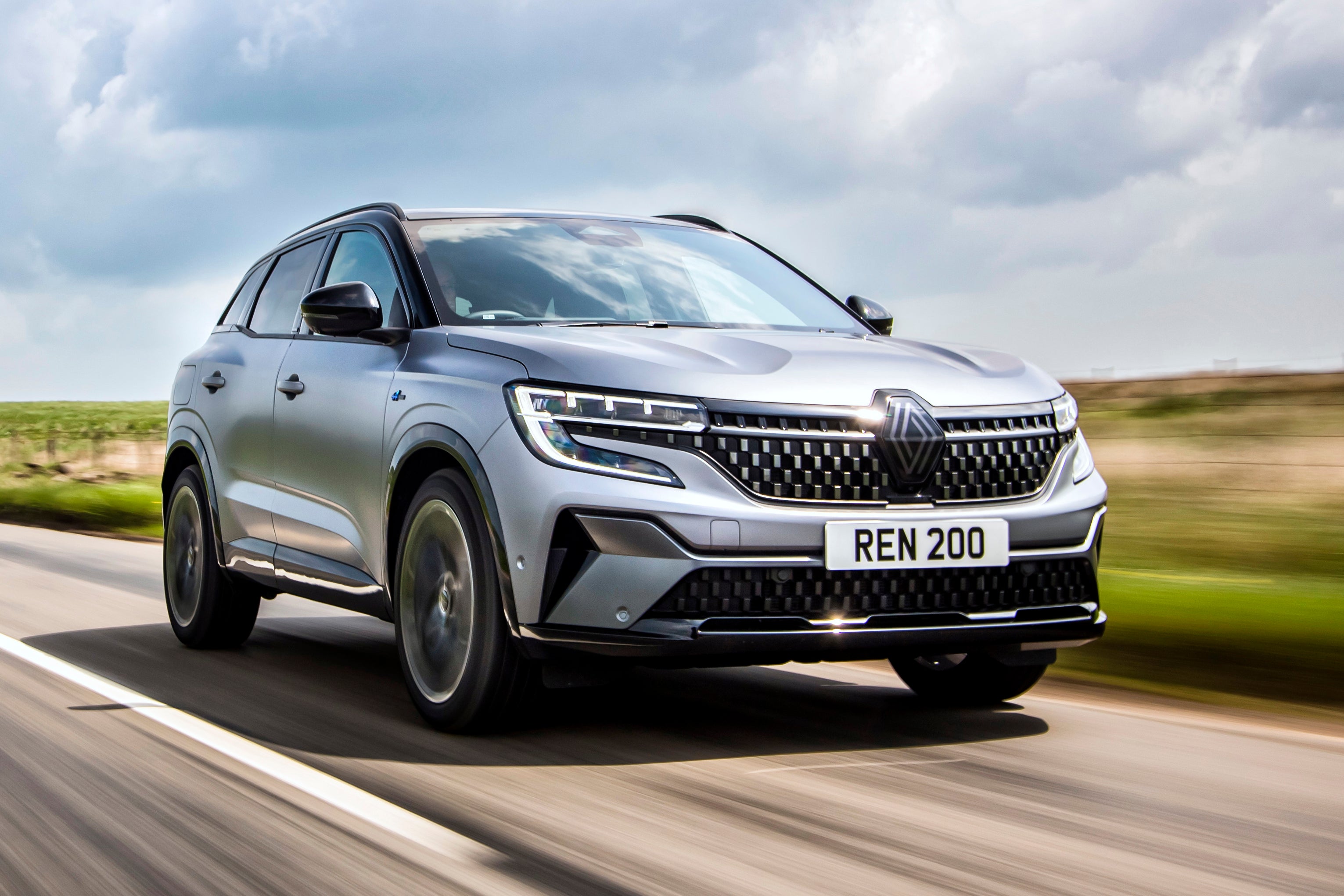 Renault Austral Review 2025: Price, specs & boot space | heycar UK