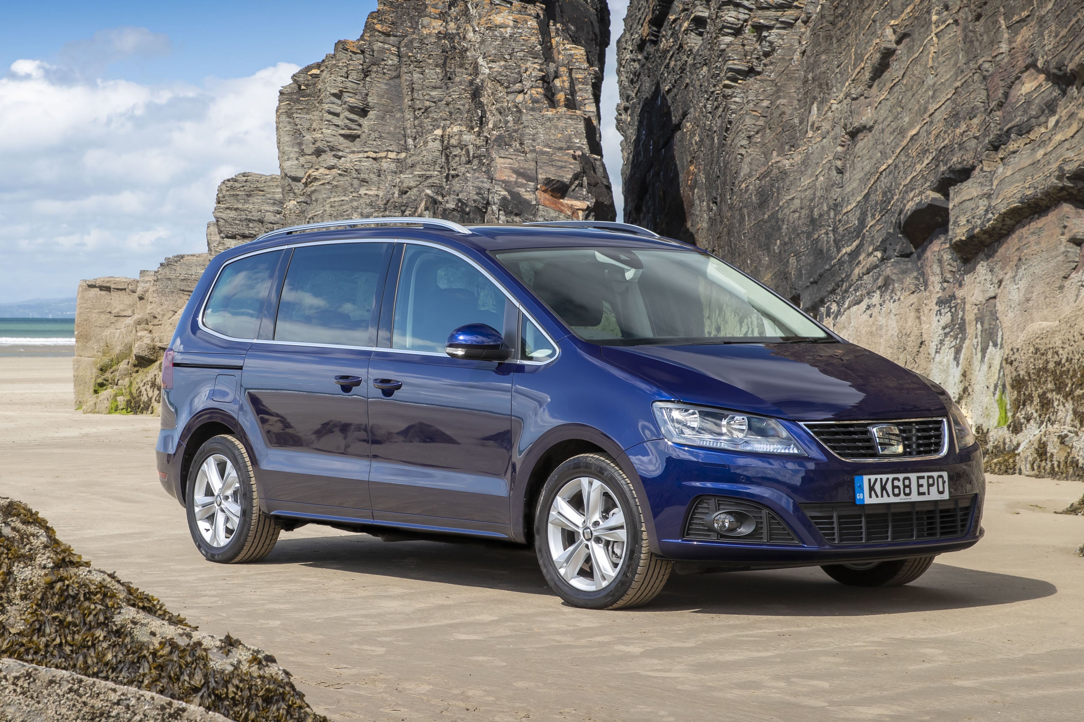 SEAT Alhambra Review 2023 | heycar
