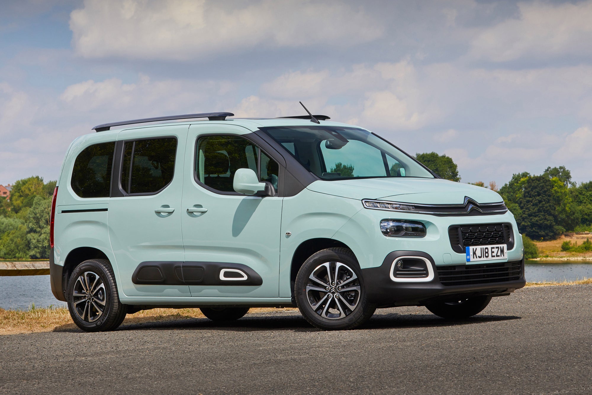 Citroen Berlingo MPV Review 2023 | heycar