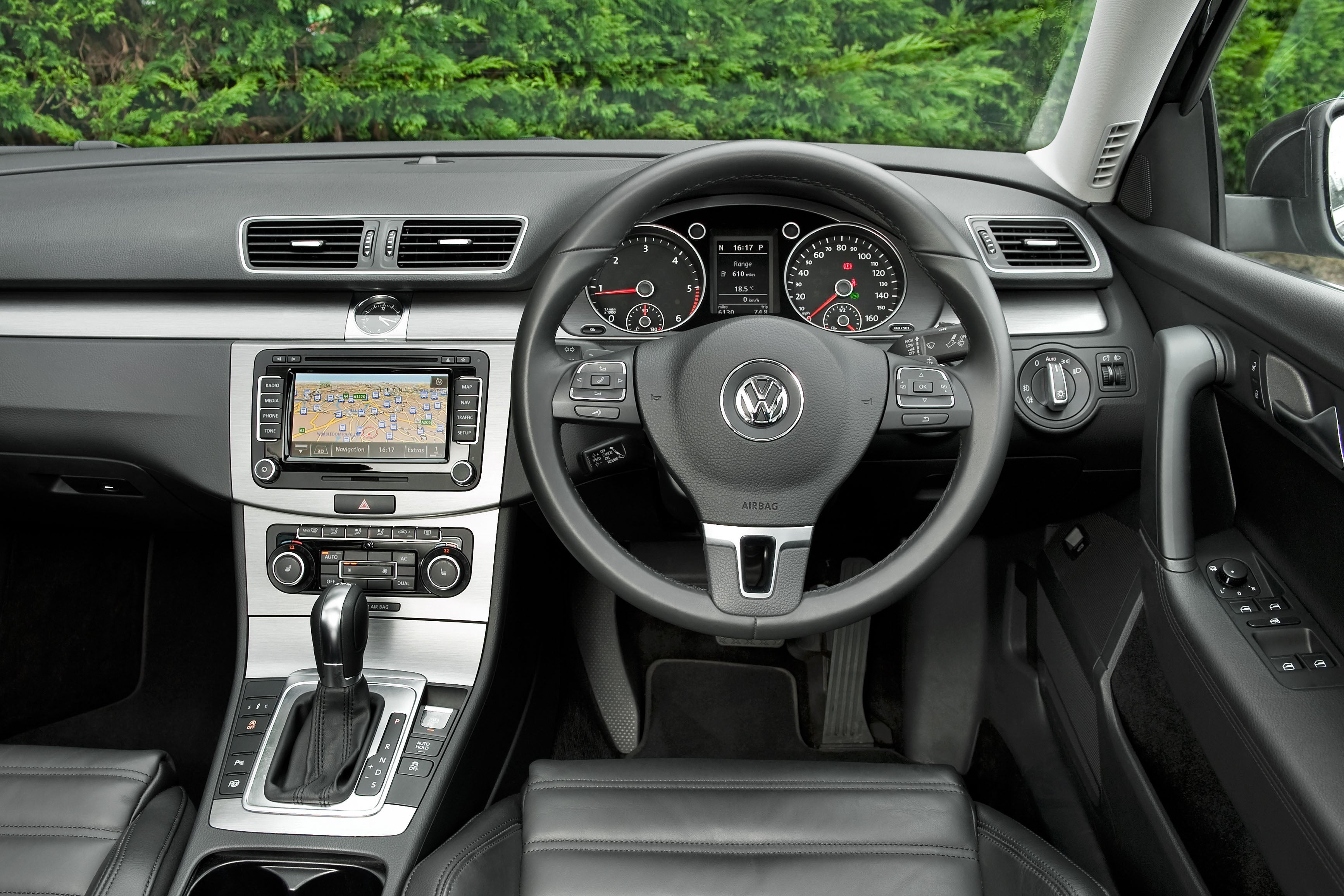 Volkswagen Passat 2011 Interior