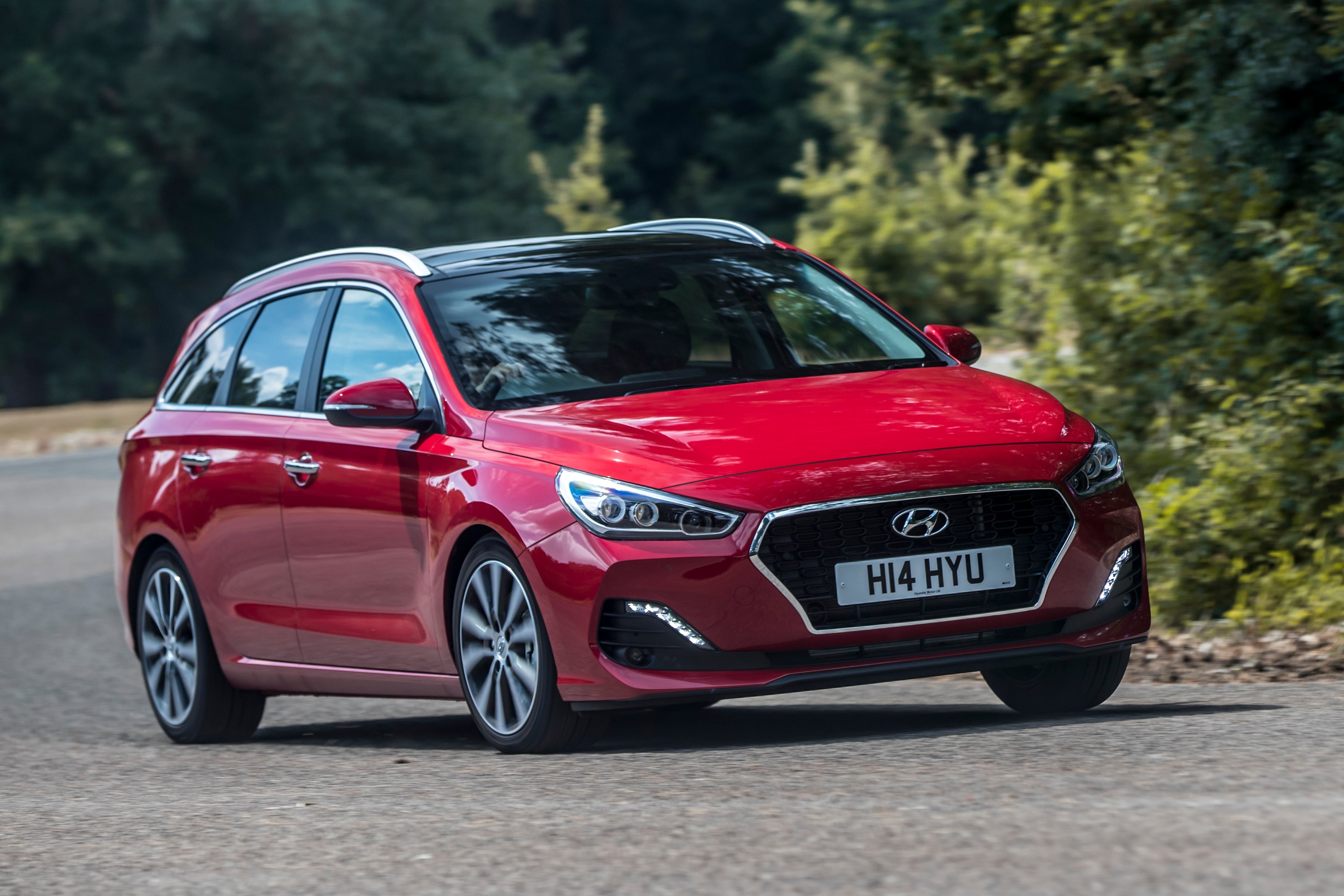 Hyundai i30 Tourer Review 2025: Price, specs & boot space | heycar UK