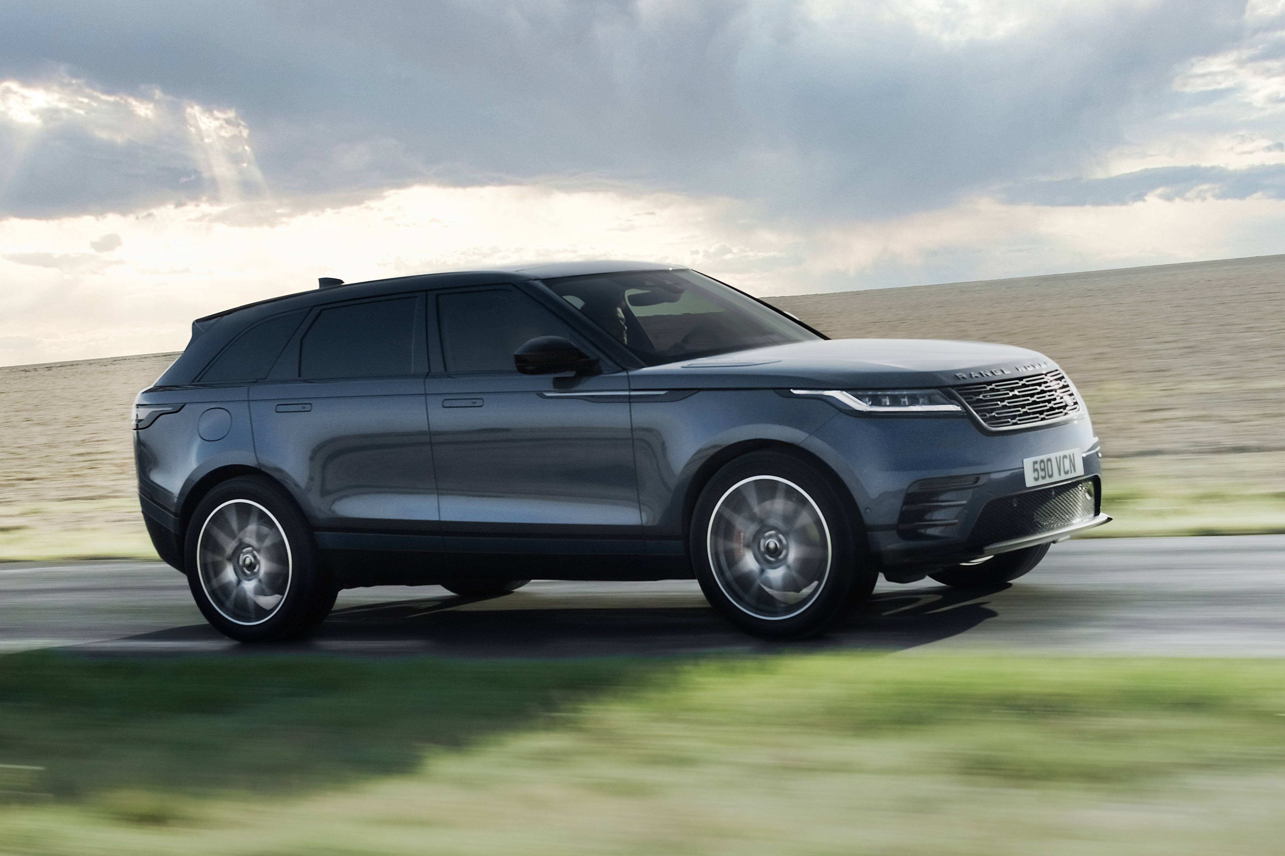 Range Rover Velar Review 2025: Price, specs & boot space | heycar UK