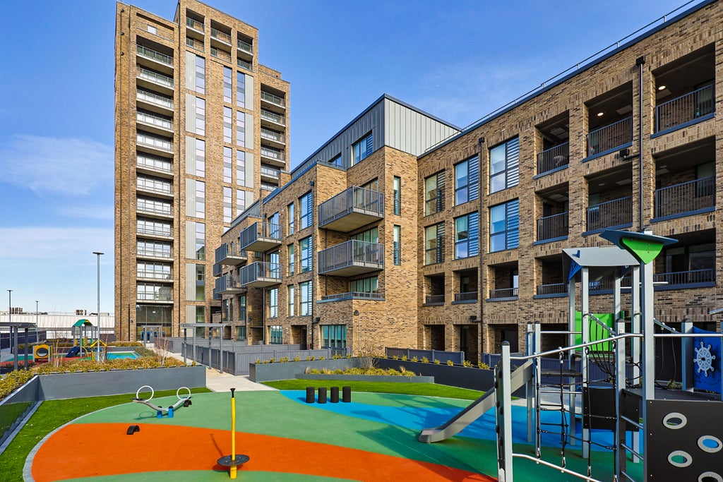 Edgware Parade, Barnet | SNG | SNG Sales