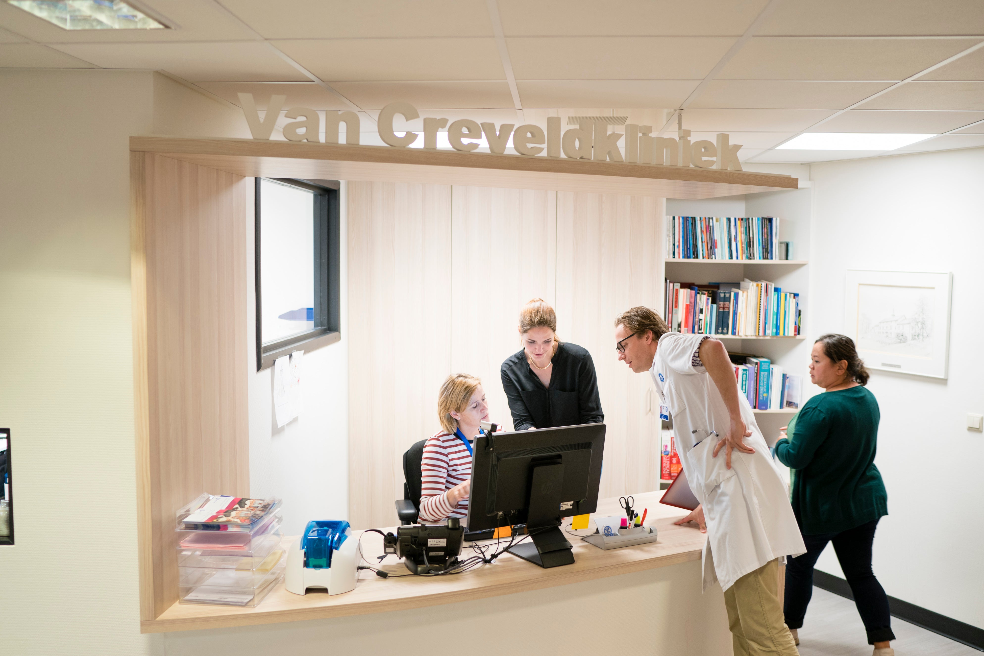 Het multidisciplinaire behandelteam van de Van Creveldkliniek bestaat uit artsen, kinderartsen ...