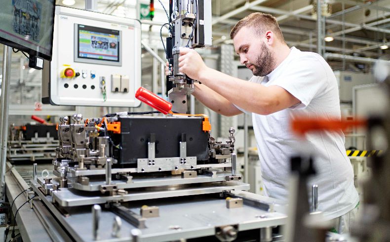 WELLNES PRO ELEKTROMOBILY. JAK SE URČUJÍ SERVISNÍ STANDARDY?