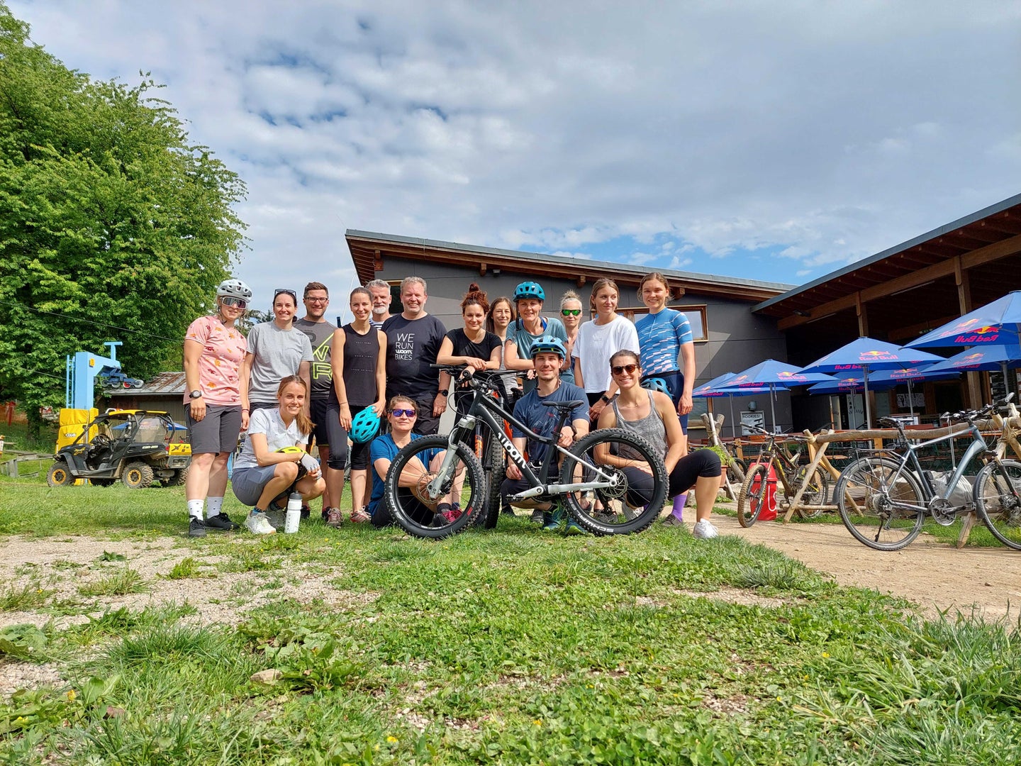 Strong female leads at woom™: The marketing project management team