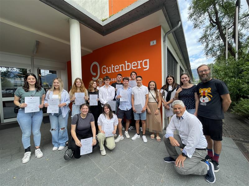 Verleihung der Abschlussdiplome für die Staatliche Abschlussprüfung ...
