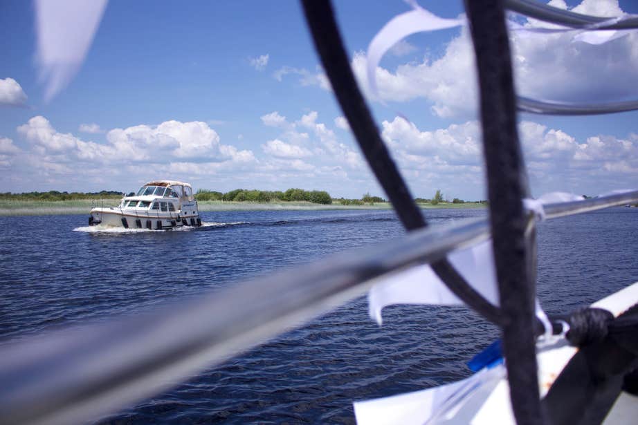 How to Plan a Car-Free Day Trip to Hodson Bay and Lough Ree