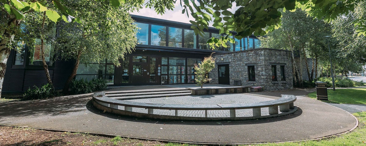 Visit glór Irish Music Centre with Discover Ireland