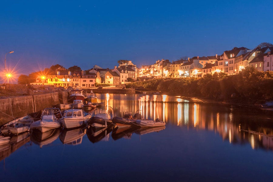 Stay with Roundstone - Love Connemara Cottages