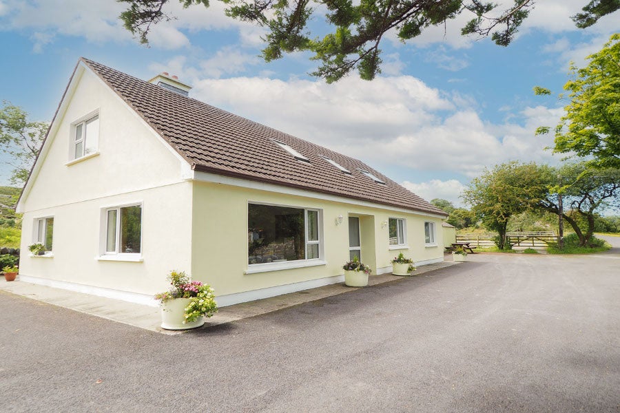 Stay with Recess - Love Connemara Cottages