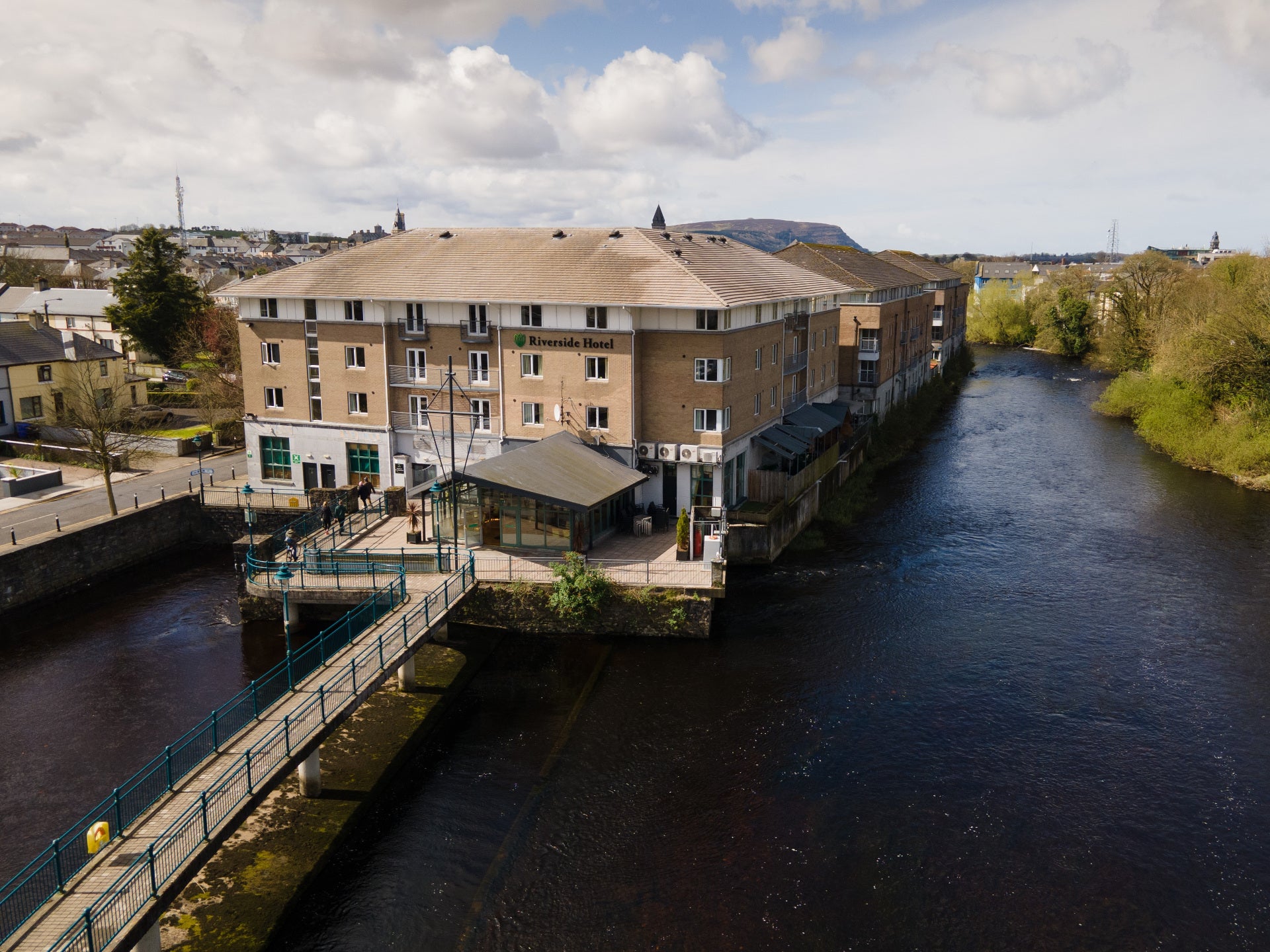 Stay with Riverside Hotel