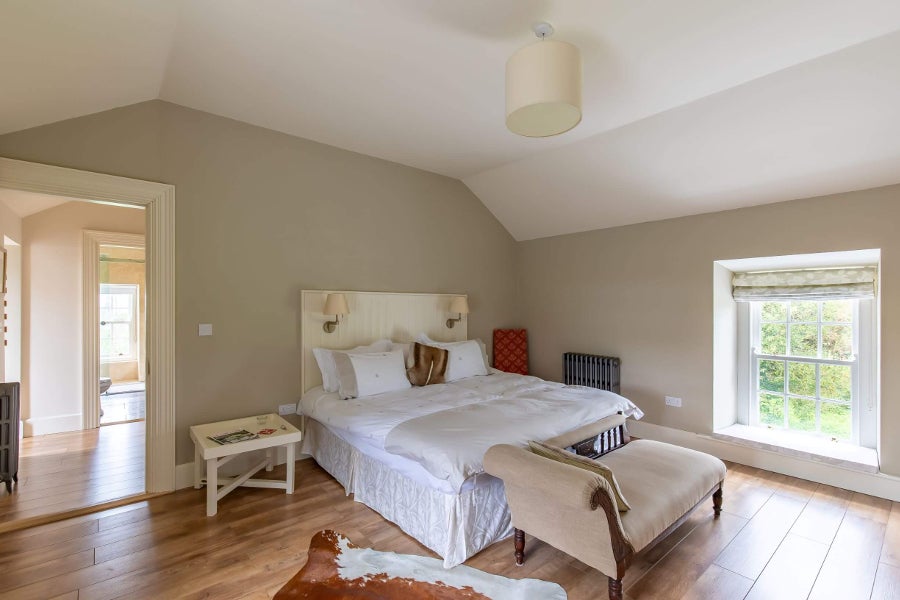 Stay with Mount Briscoe