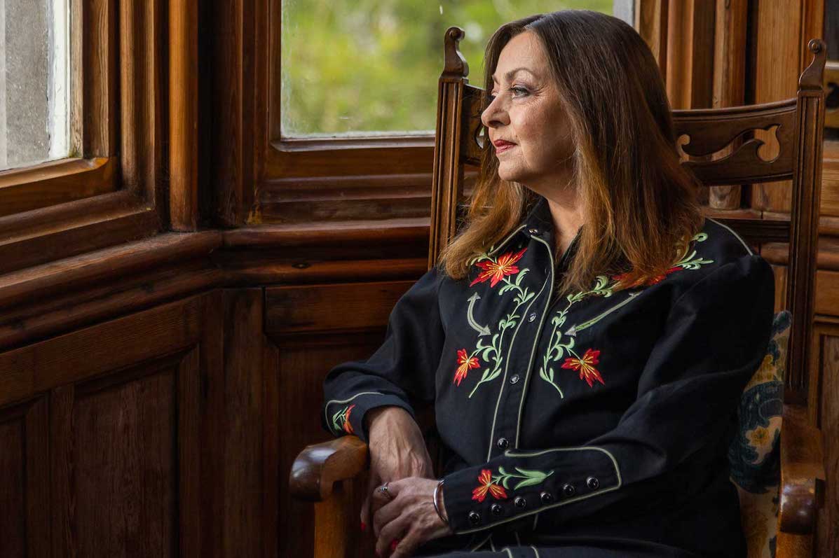 Sandy Kelly: Leaving it all Behind