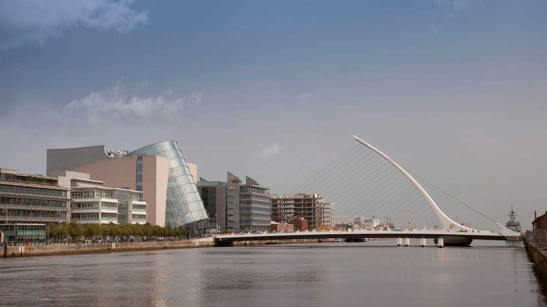 Take a Photo on One of Dublin's Most Famous Bridges | Visit Dublin