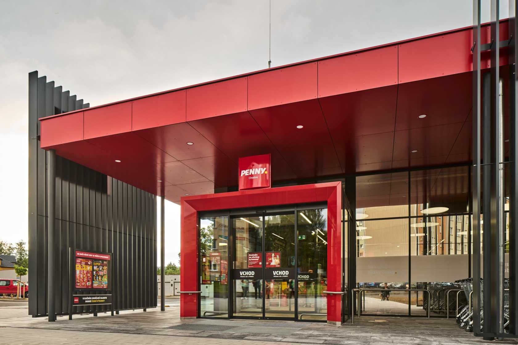 =PENNY JE ZPĚT V CHODOVĚ. MÍSTO PRODEJNY ZNIČENÉ POŽÁREM OTEVÍRÁ NOVÝ ...