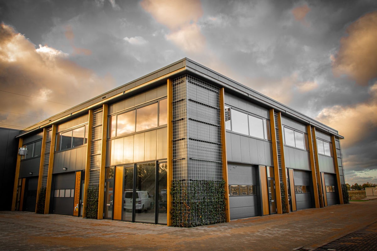 Newton Staete | Joris Ide Nederland