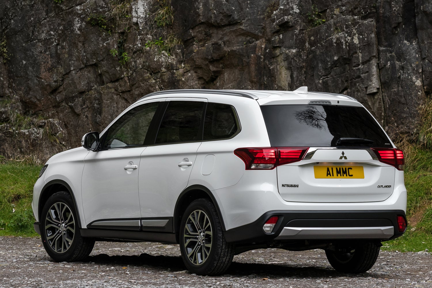 Mitsubishi Outlander Review | heycar