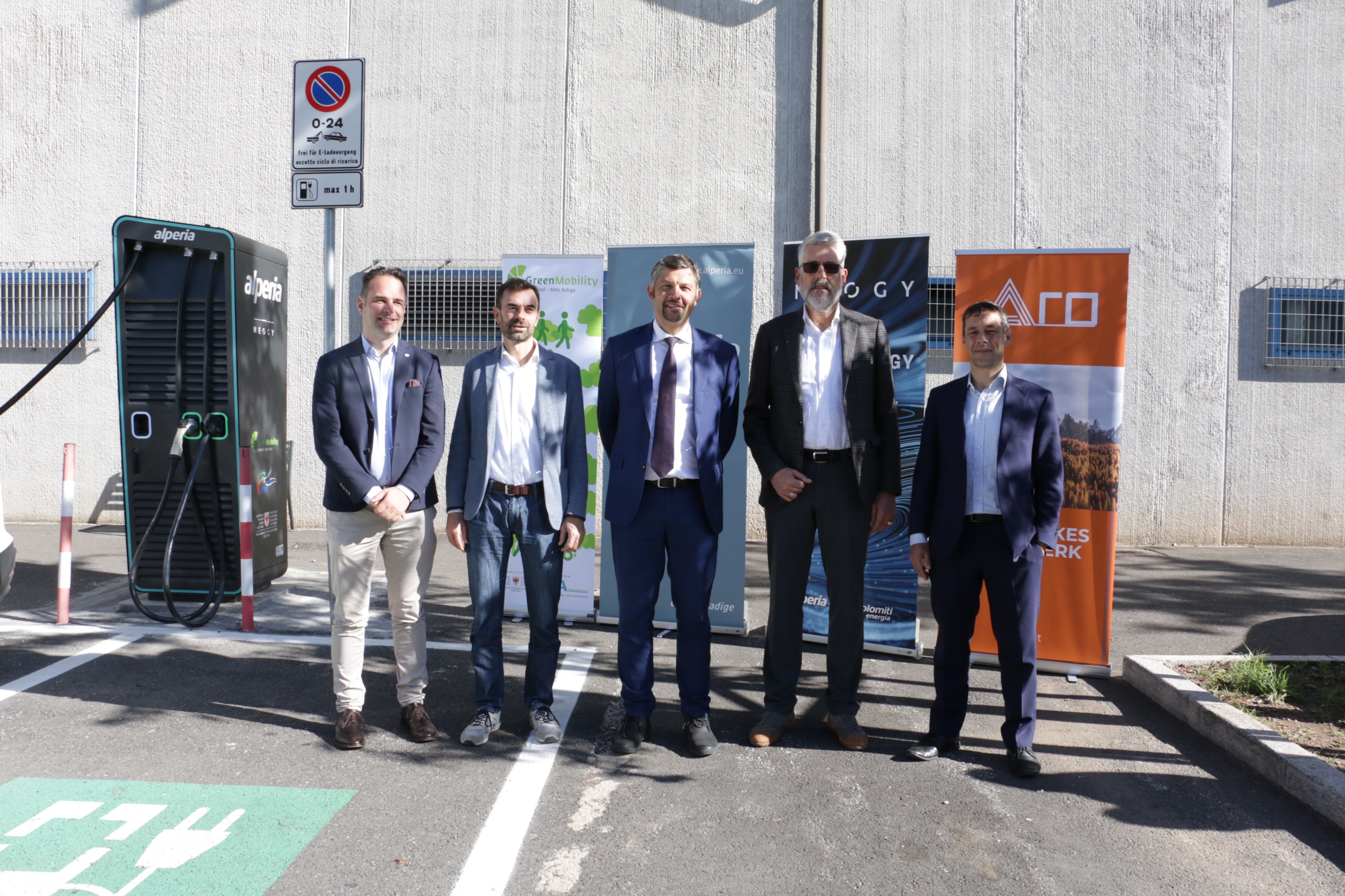 33 Hypercharger: Flächendeckend Ladestationen für Elektroautos | News 33 Hypercharger: Flächendeckend Ladestationen für Elektroautos | News