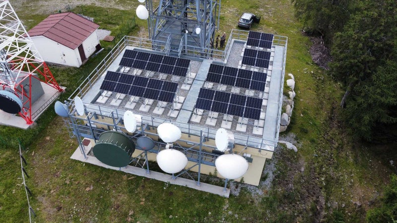 Neue Photovoltaikanlage am RAS-Senderstandort Rosskopf | News