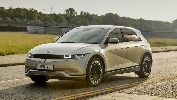 How to drive an automatic car | Motorpoint