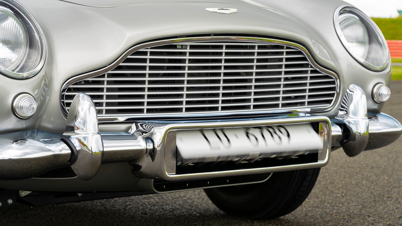 How to transfer a private number plate | Motorpoint