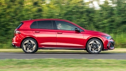 Volkswagen Golf Review 2025 - the best Golf ever? | Motorpoint