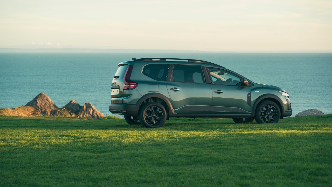 10 of the best MPVs/ people carriers 2025 | Motorpoint