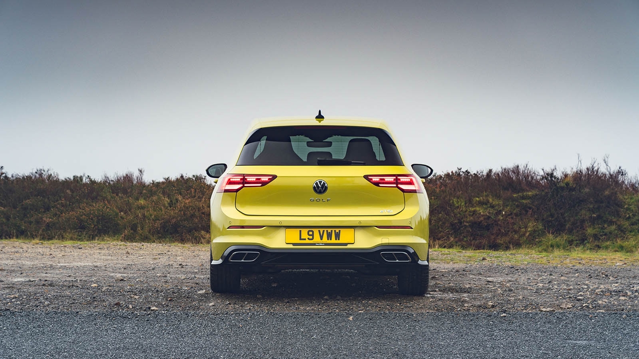 Volkswagen Golf Review 2025 - the best Golf ever? | Motorpoint