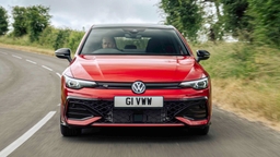 Volkswagen Golf Review 2025 - the best Golf ever? | Motorpoint