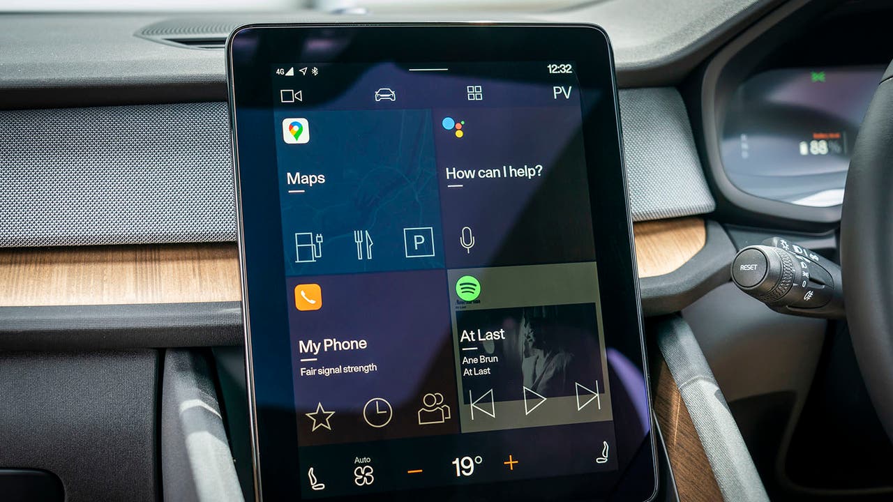 What is a car infotainment system? | Motorpoint
