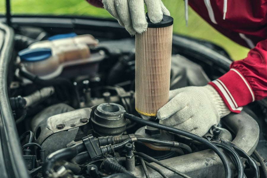 When And How To Change The Engine Oil And Filter On Your Car | Motorpoint