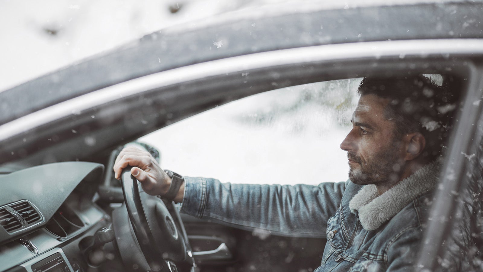 What to do if your car starts skidding | Motorpoint