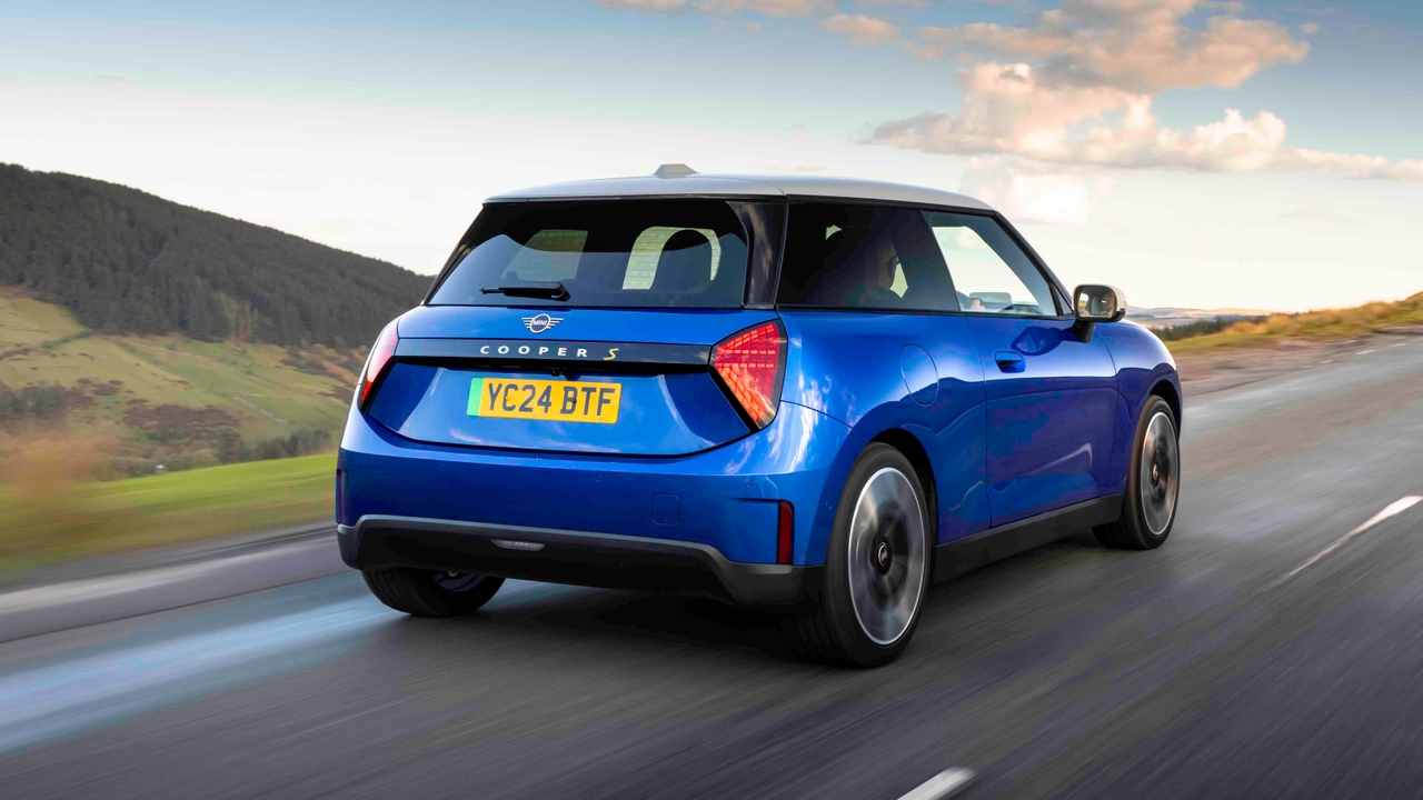 Mini Cooper Review 2025 | Motorpoint