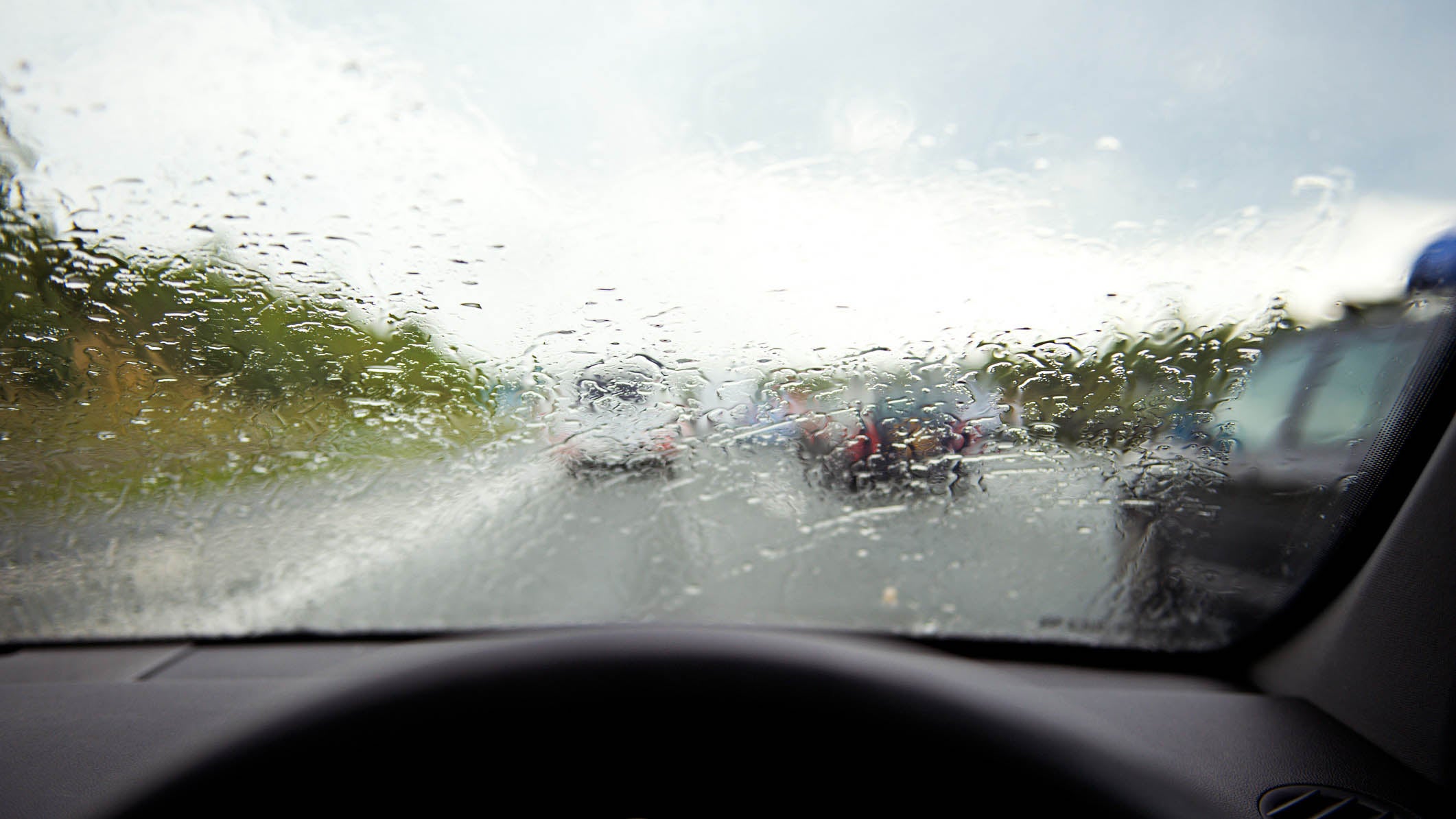 Driving in heavy rain and floods | Motorpoint