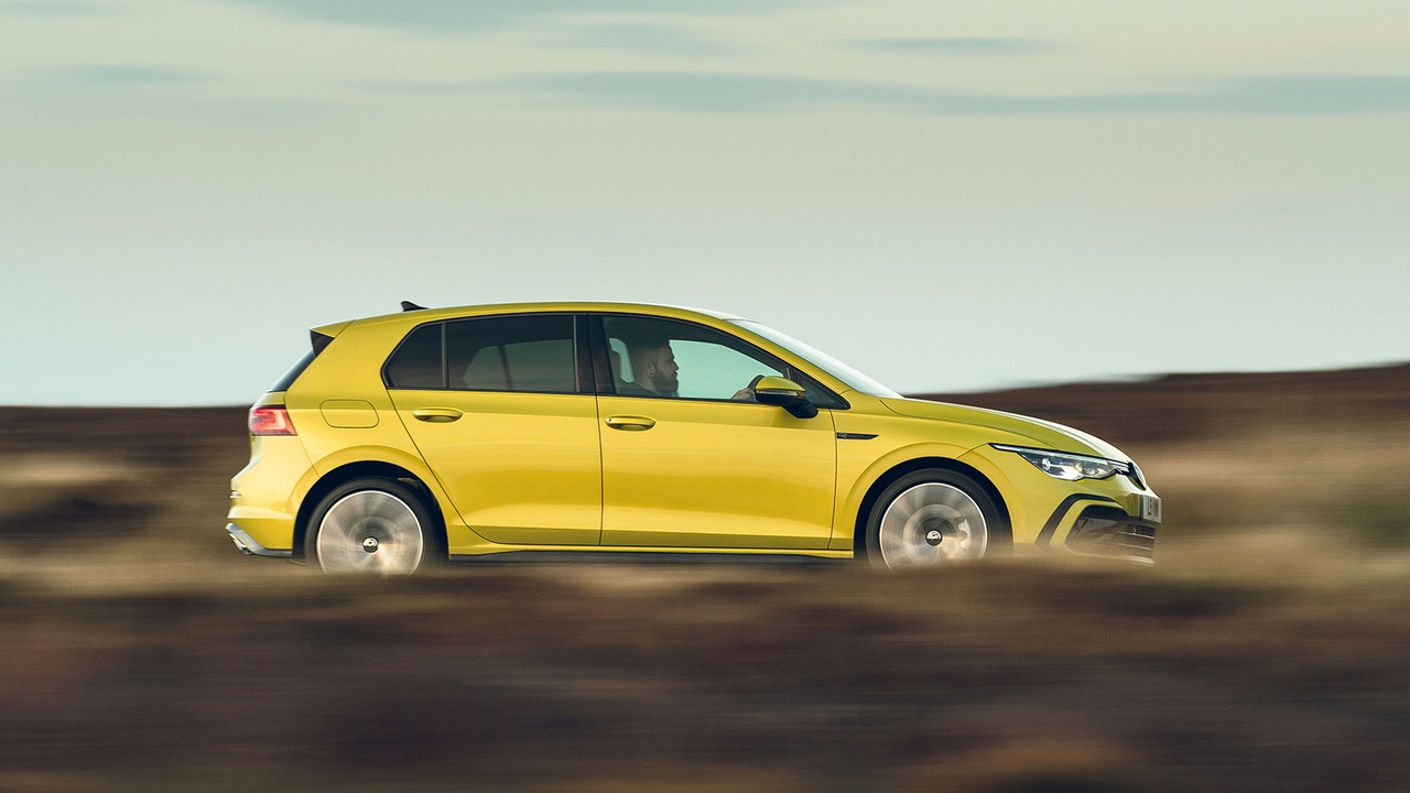 Volkswagen Golf Review 2025 - the best Golf ever? | Motorpoint