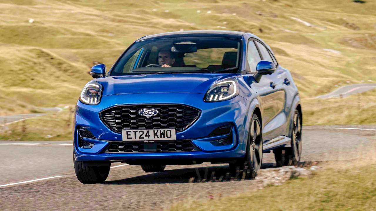 Ford Puma Review 2024 - hot hatch or SUV? | Motorpoint