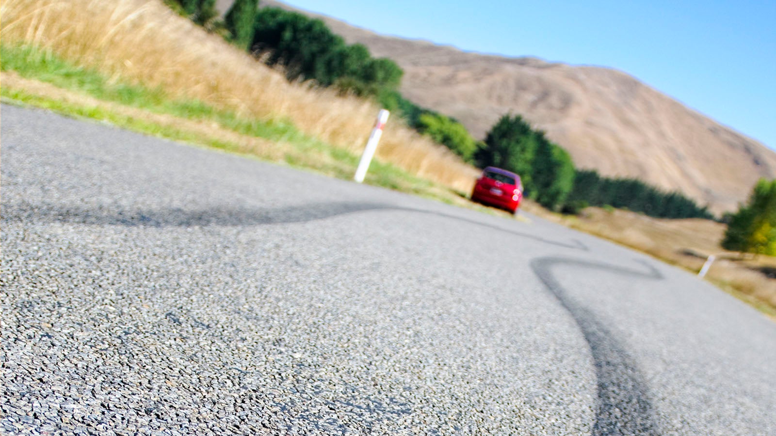 What to do if your car starts skidding | Motorpoint