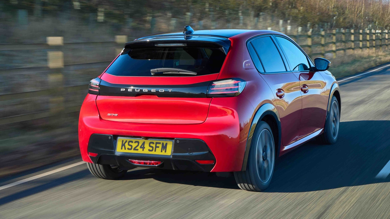 Peugeot 208 Review 2025 - the best small car? | Motorpoint
