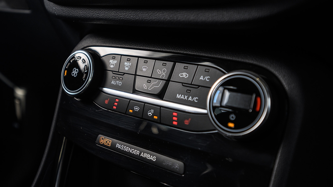 Ford Puma Review 2024 - hot hatch or SUV? | Motorpoint